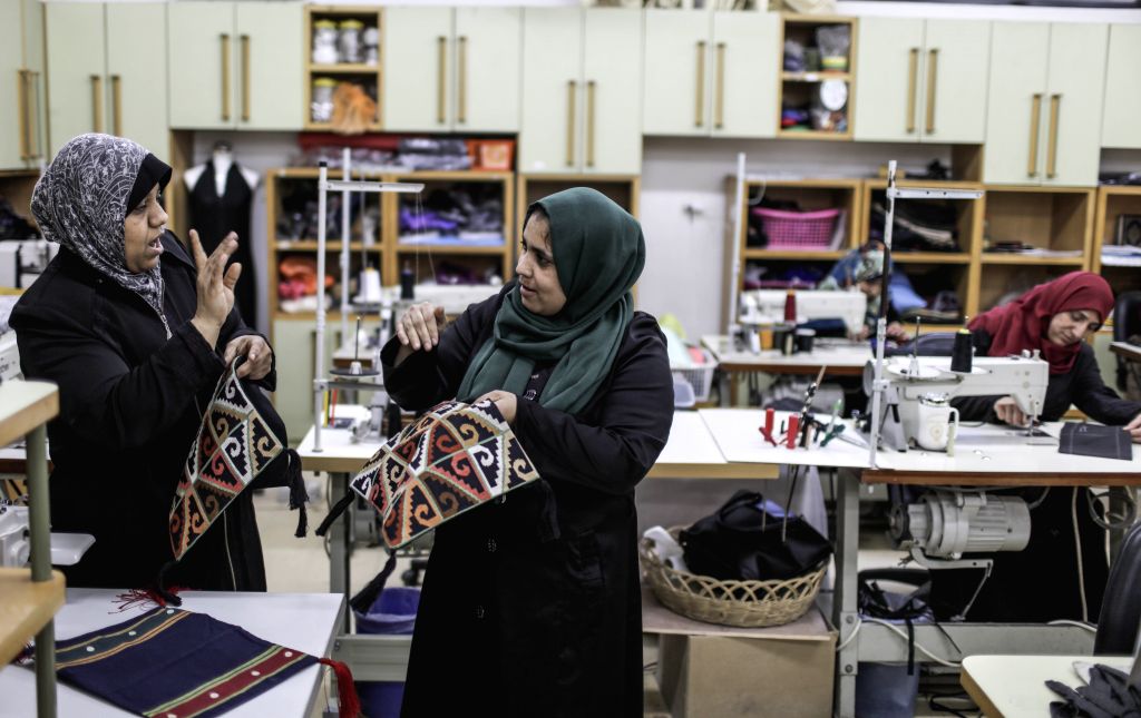 MIDEAST-GAZA-DEAF WORKERS-EMBROIDERY