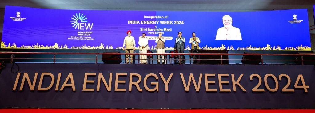 Prime Minister Narendra Modi with Goa Chief Minister Pramod Sawant and ...