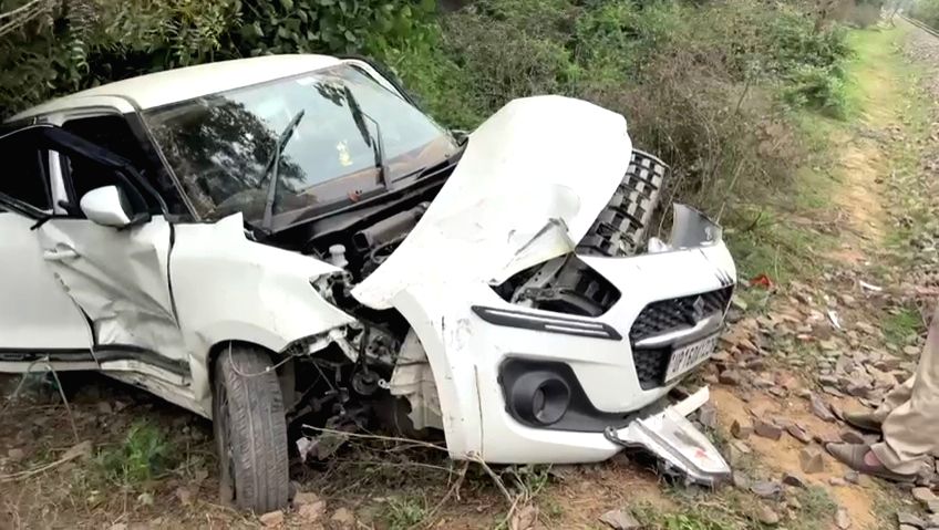 Free photo : Goods train collided with car due to lack of gate, three ...