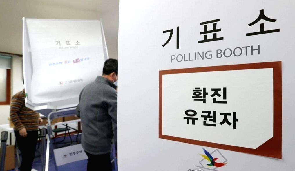 :Seoul:Government officials prepare to set up polling booths for COVID ...