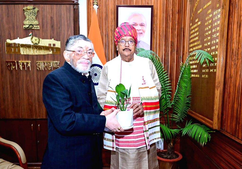 Governor of Jharkhand Santosh Kumar Gangwar meets Jharkhand Finance ...