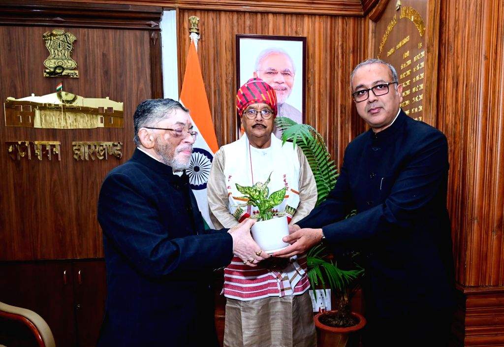 Governor of Jharkhand Santosh Kumar Gangwar meets Jharkhand Finance ...