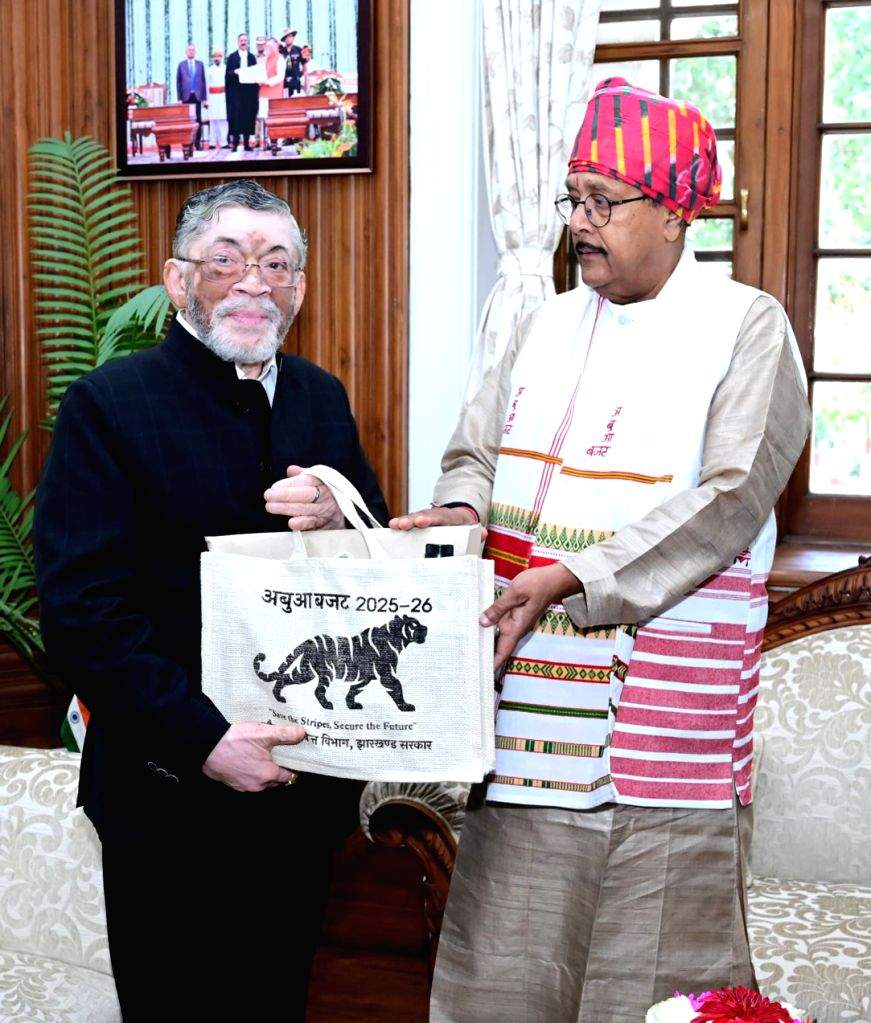 Governor of Jharkhand Santosh Kumar Gangwar meets Jharkhand Finance ...