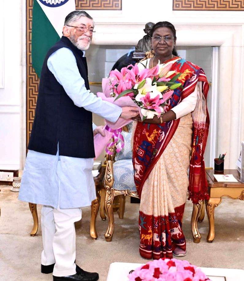 Governor of Jharkhand Santosh Kumar Gangwar meets President Droupadi Murmu