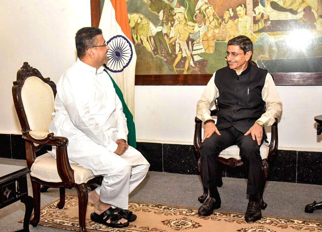 Governor RN Ravi Meets CM Suvendu Adhikari at Lok Bhawan