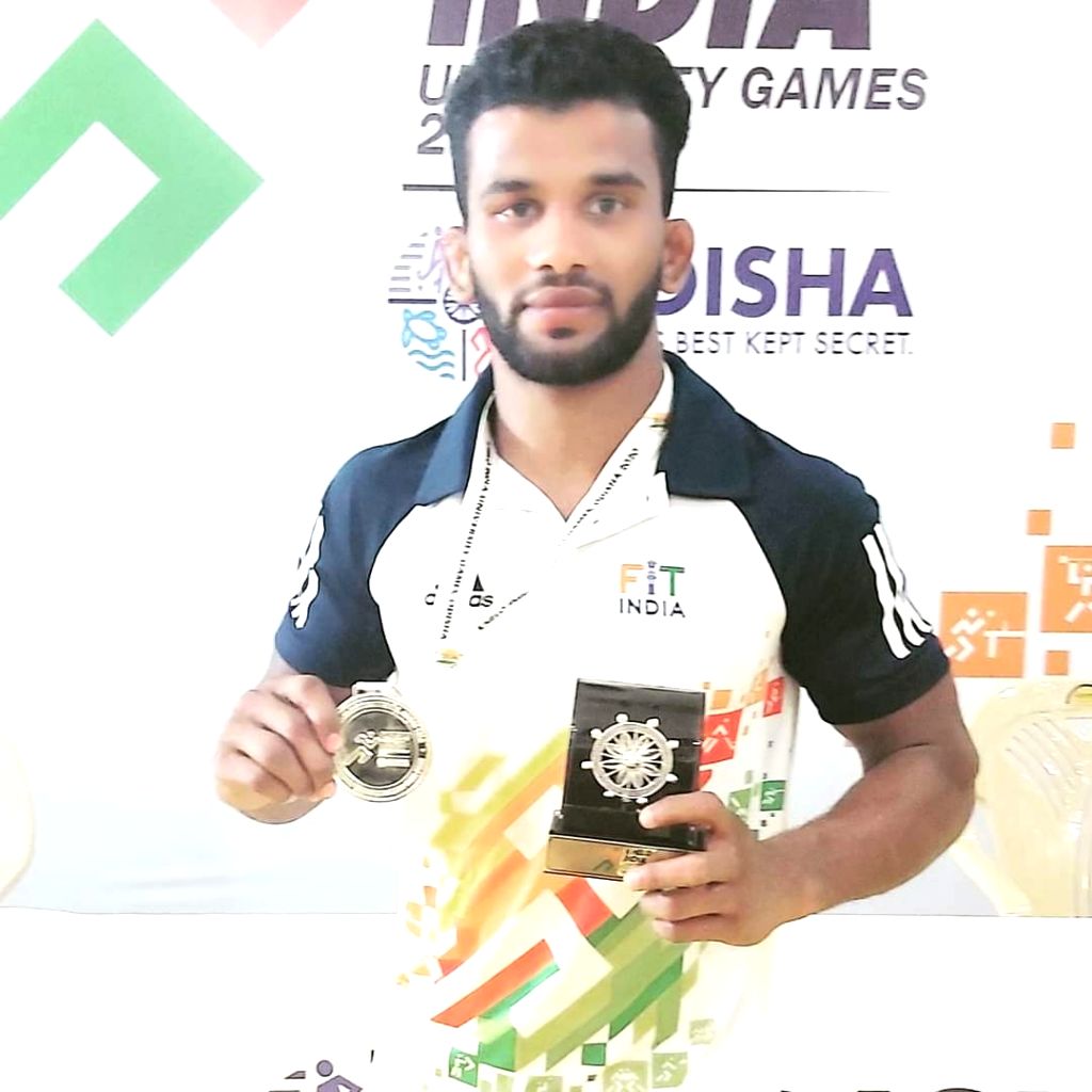 Govt grants Rs 2.5 lakh to wrestler Sunny Jadhav for training