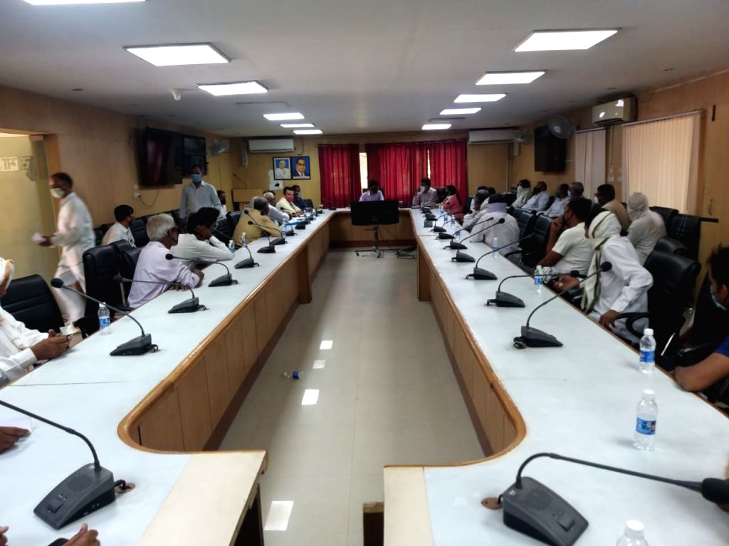 Free Photo: greater noida dm meeting 2020