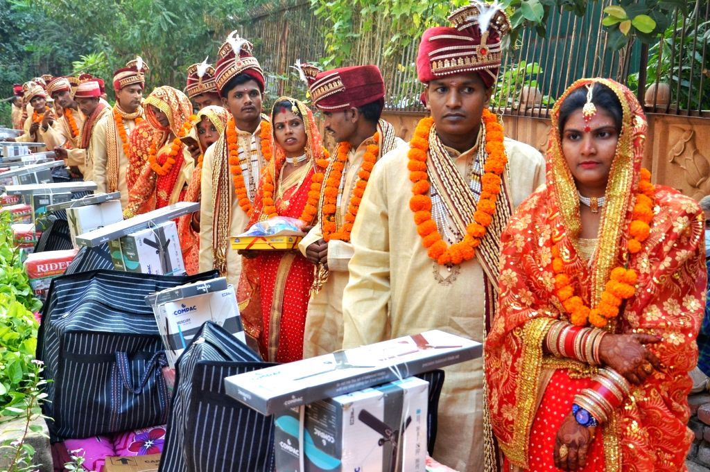 Group mass marriage of 21 couples organised by Lions Club at Qutub ...