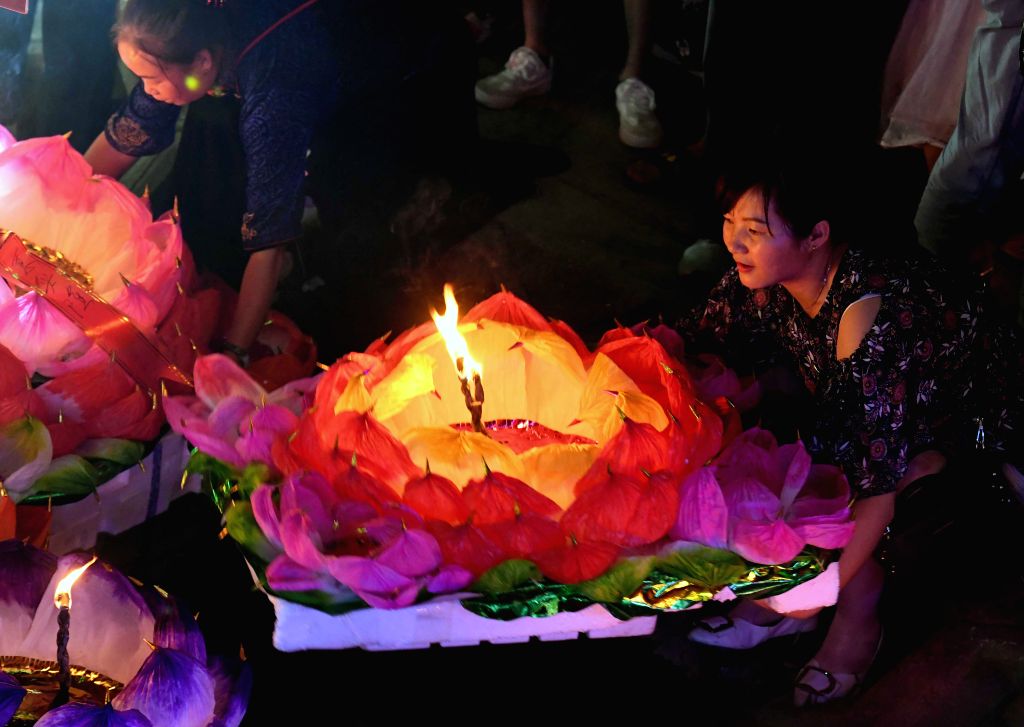 CHINA-GUANGNAN-MID-AUTUMN FESTIVAL-LANTERNS
