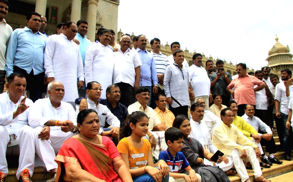 Gujarat Congress MLAs visit Raj Bhavan
