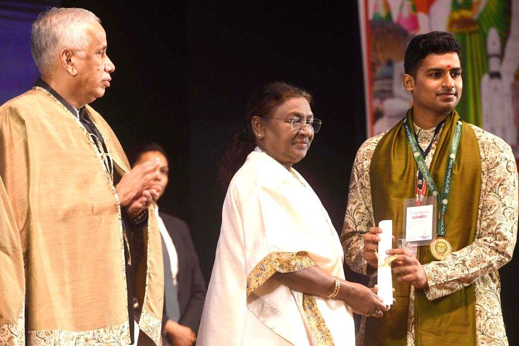President Droupadi Murmu attends the first convocation of AIIMS in ...