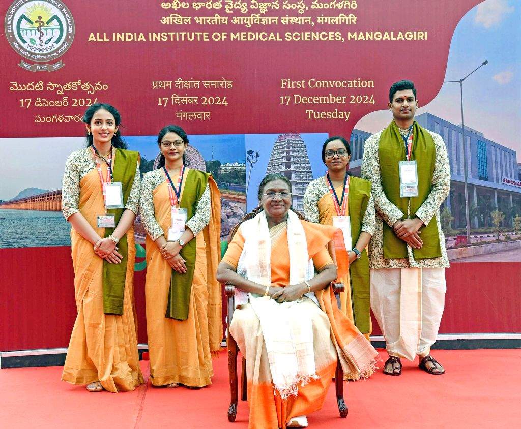 President Droupadi Murmu attends the first convocation of AIIMS in ...