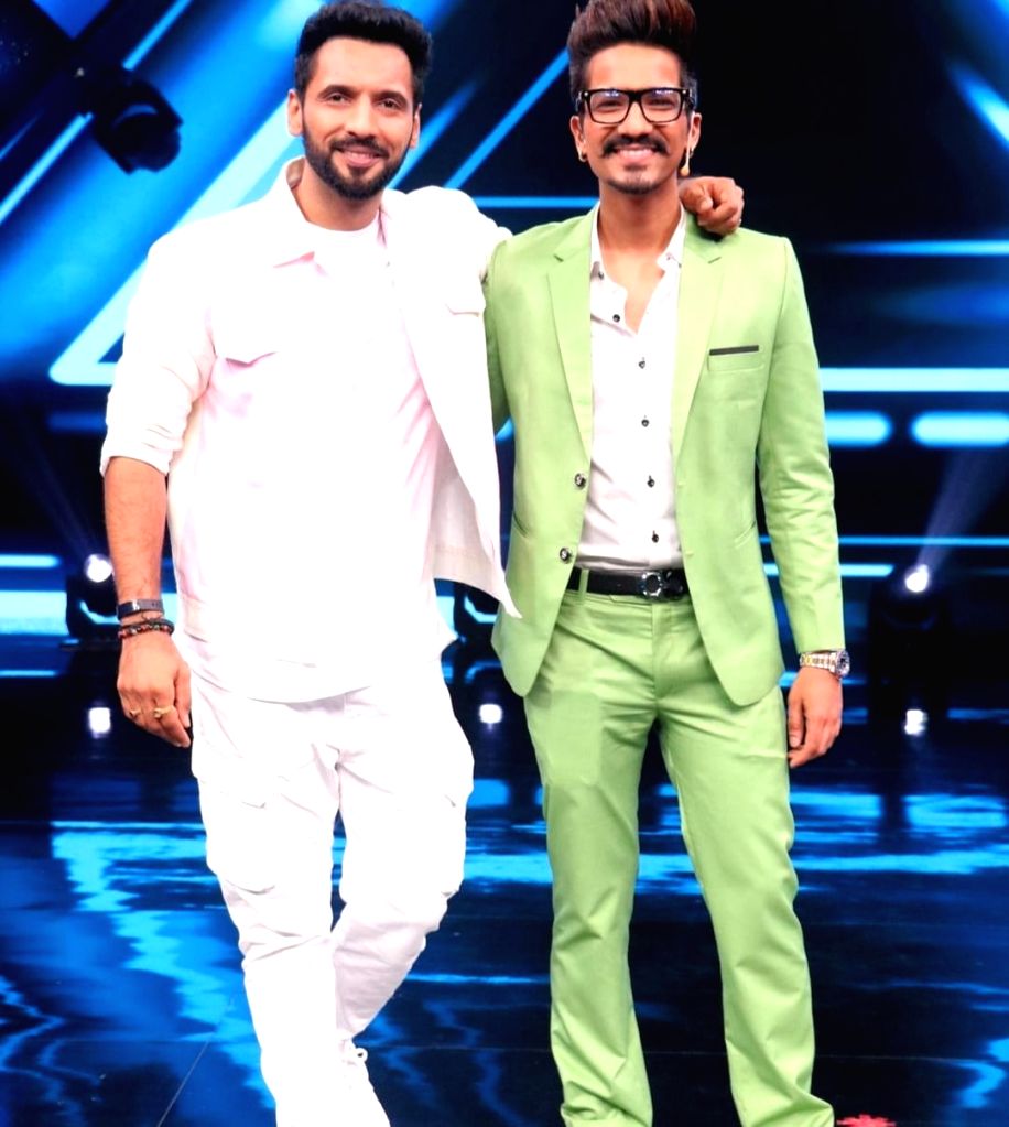 Haarsh Limbachiyaa, Punit J. Pathak to host 'Entertainment Ki Raat ...