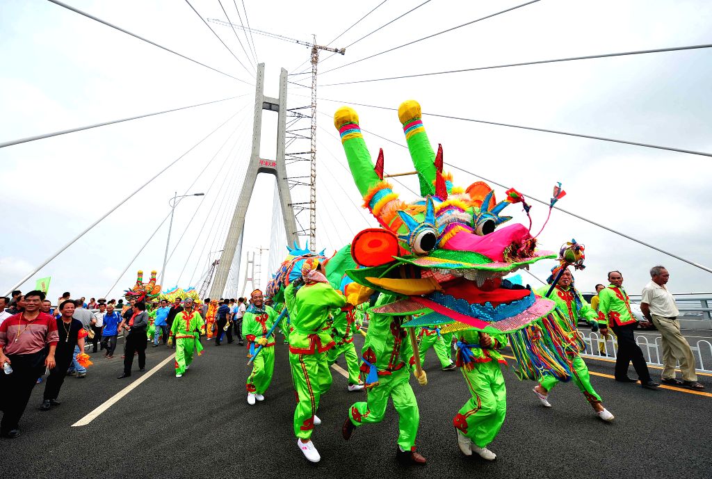 Opening of Yangpu Bridge in Hainan Province