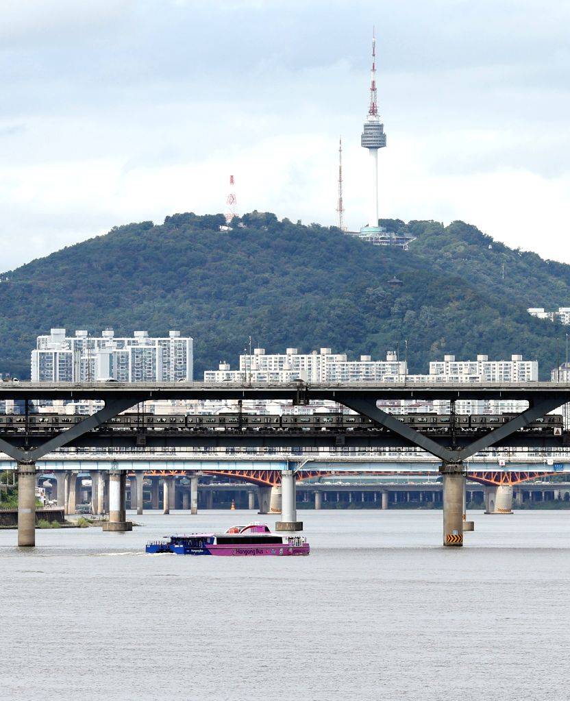 Han River Bus service begins
