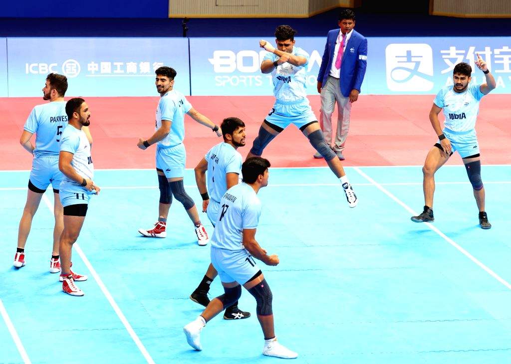 Hangzhou : Indian players celebrate after winning gold medal in Kabaddi ...