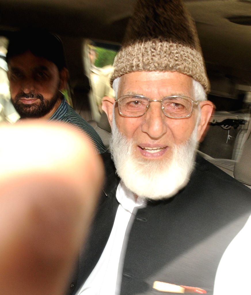 Hurriyat leader meets Pakistan envoy after talks called off