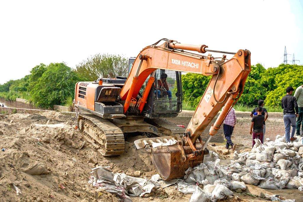 Haryana Irrigation Department maintains the Munak Canal after a breach ...