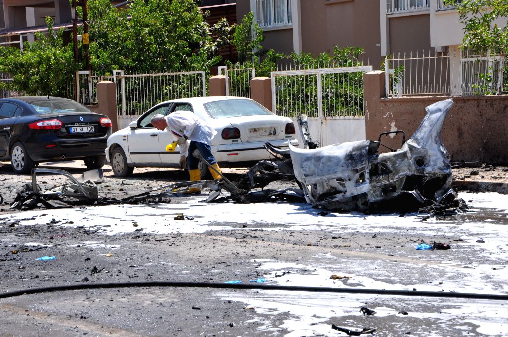 2 killed in twin car bombings in NE Syria
