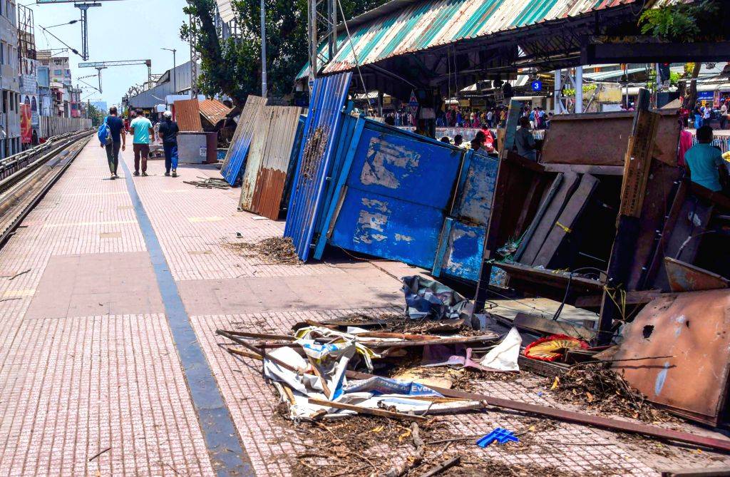 Hawker eviction drive in Dum Dum station area