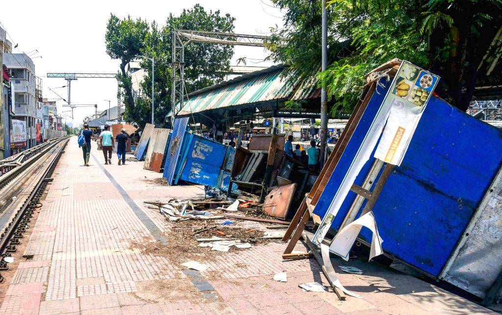 Hawker eviction drive in Dum Dum station area