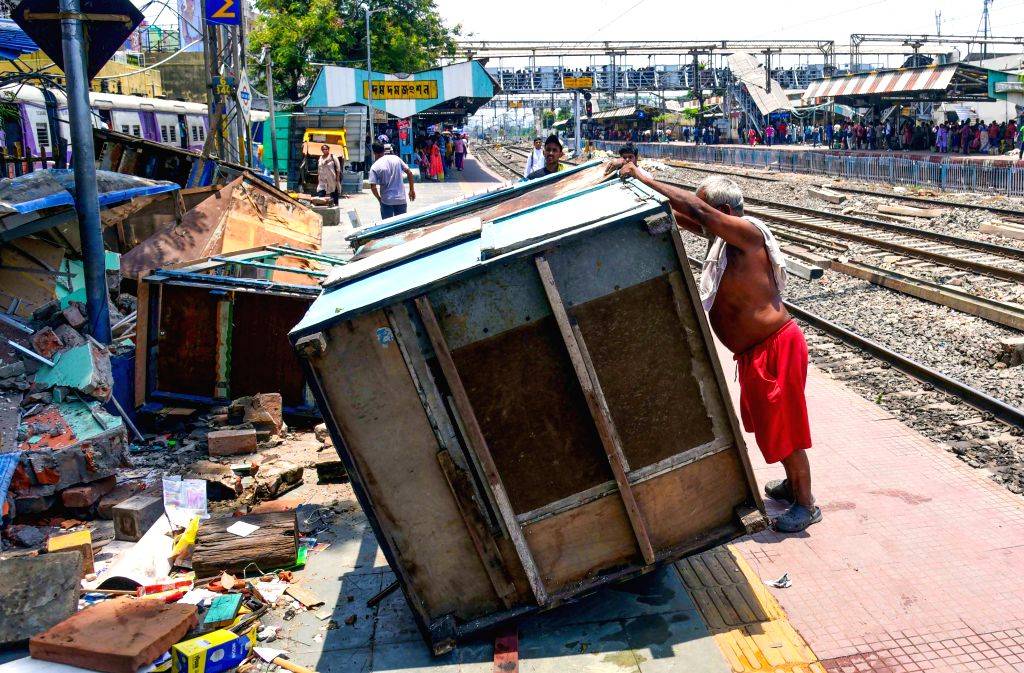 Hawker eviction drive in Dum Dum station area