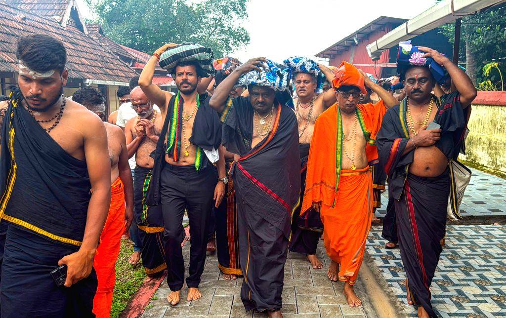 HD Kumaraswamy begins Sabarimala pilgrimage