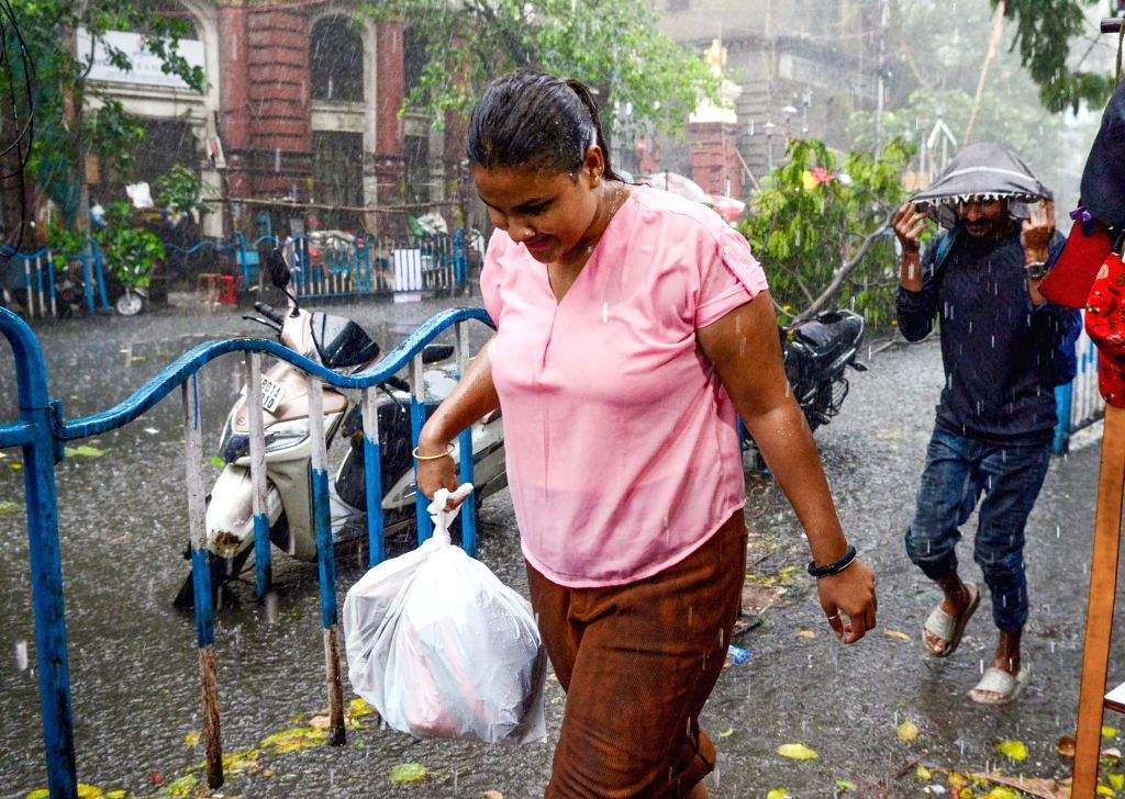 Heavy rain lashes city