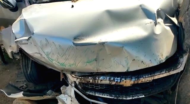 Free Photo : High speed car collided with a tree, 1 dead, police ...