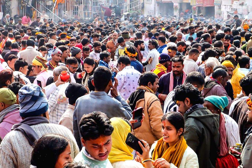 Huge Crowd at Baba Temple on New Year