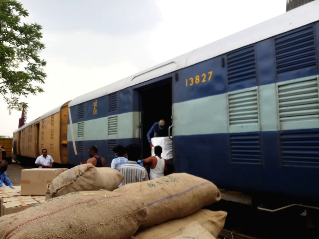 Hyd division of SCR doubles parcel transportation