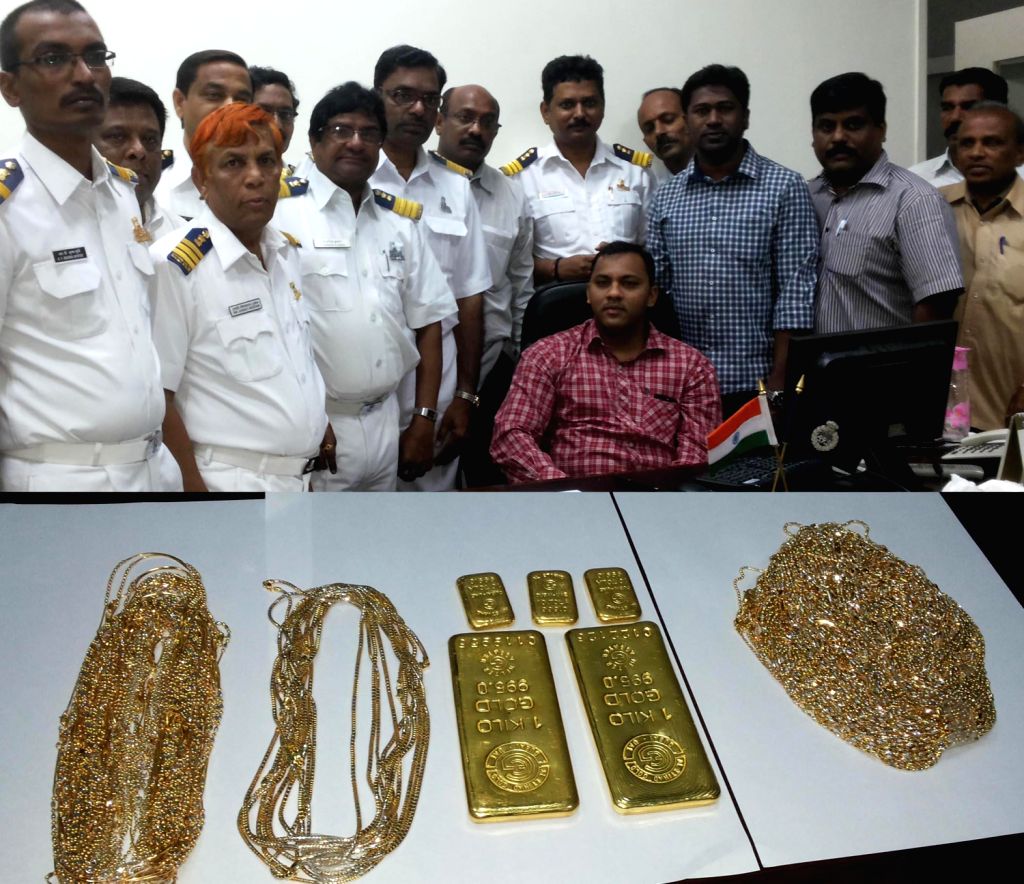 Hyderabad customs arrested a person traveling from Dubai for carrying ...