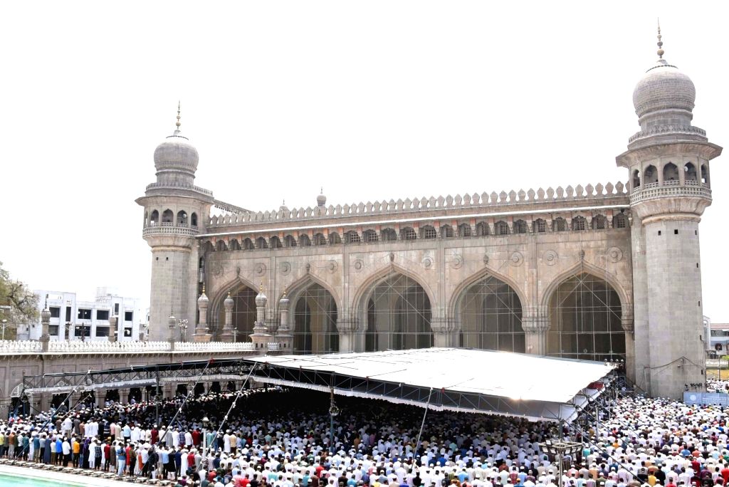 Hyderabad : Muslims offer prayers at Mecca Masjid on the Last Friday of ...