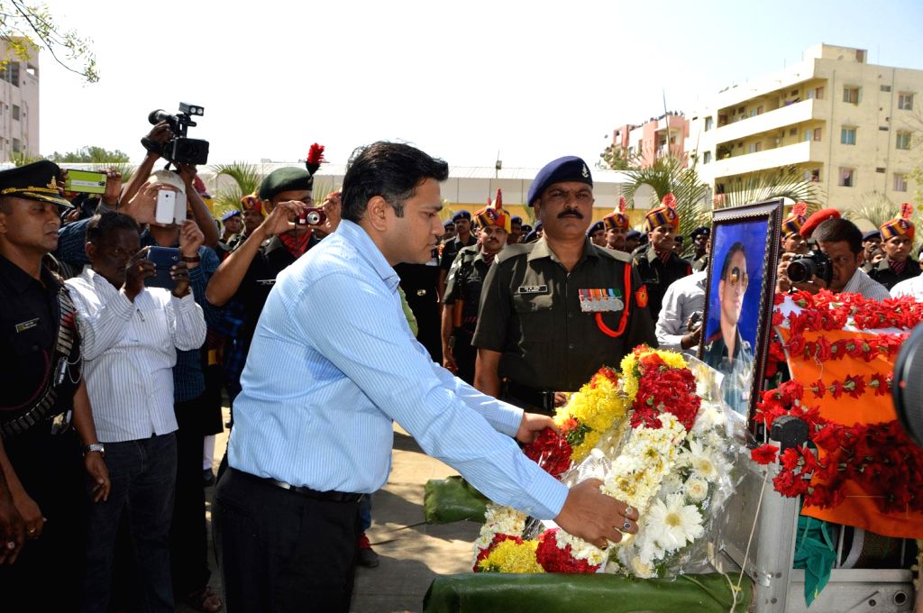 Last rites of Major Tahir Hussain Khan