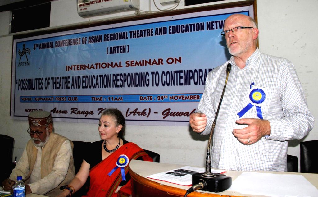 Robin Pascoe addresses a seminar on 'Possibilities of Theatre and ...