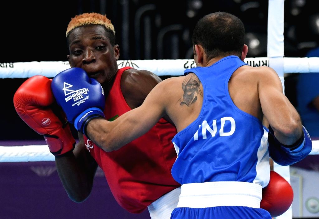 India's Amit Panghal compete in semi-final match of the men's 48kg-51kg ...