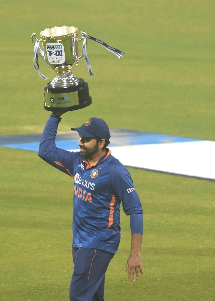 :Kolkata:India's captain Rohit Sharma holds the winners trophy after ...