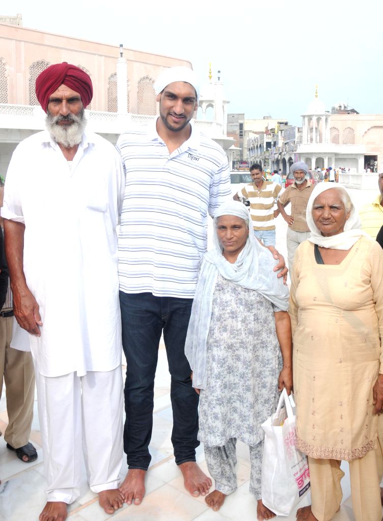 Satnam Singh Bhamara visits Golden Temple
