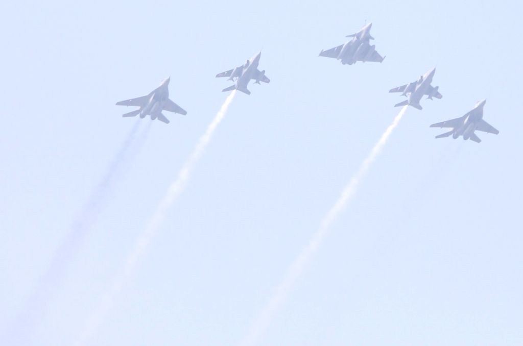 Indian Air Force planes fly past India Gate during 72nd Republic Day ...