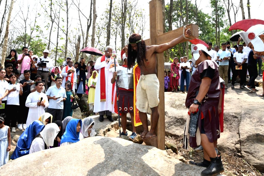 Indian Christians reenact the crucifixion of Jesus Christ to mark Good ...