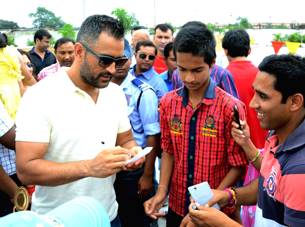 Dhoni gives autograph to fans at JSCA Stadium