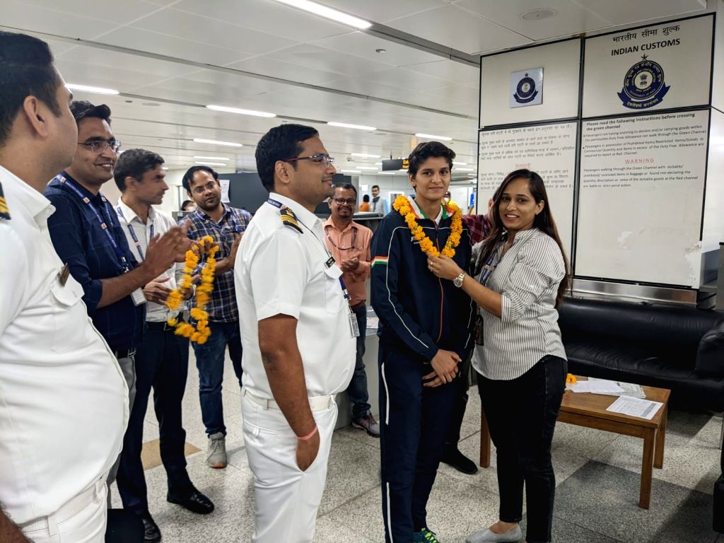 Free Photo:Indian Customs at DelhiAirport welcomed our #CWGIndia2022 ...