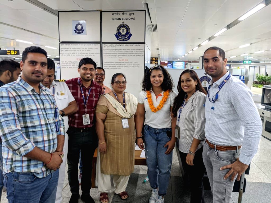 Free Photo:Indian Customs at DelhiAirport welcomed our #CWGIndia2022 ...