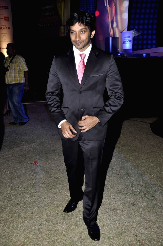 Arjun Rampal and Sachin Tendulkar at the Bloomberg TV Autocar India ...