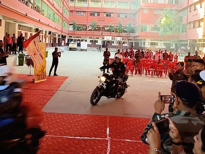 Free Photo : Indian navy bikers team starts an expedition across Northeast