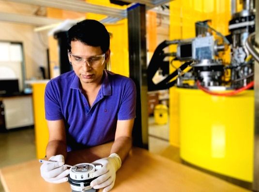 Free Photo: Indian scientist working on next-gen low-cost semiconductor ...