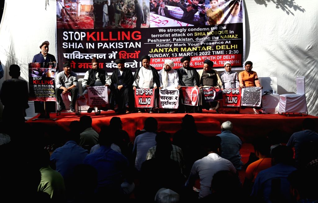 Indian Shia Muslims hold a protest against the killing of Shias