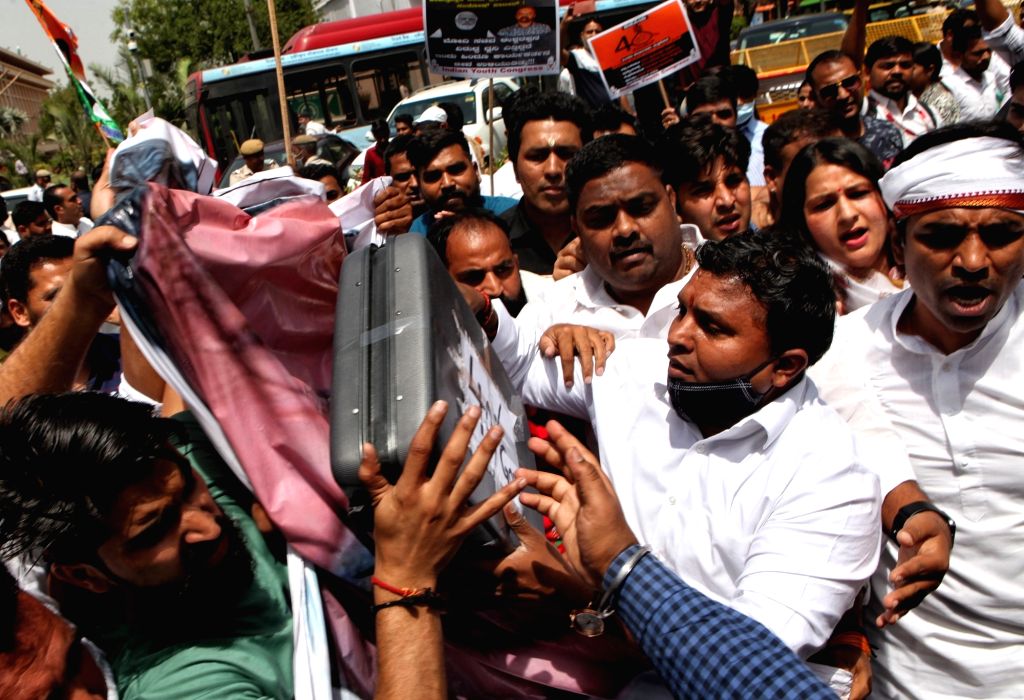 IYC members demonstrate against Karnataka BJP Minister Eshwarappa