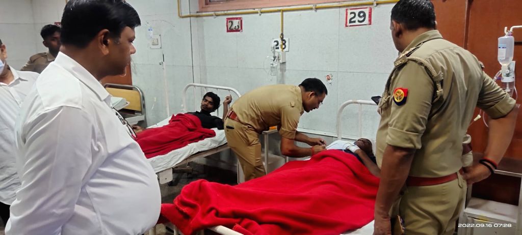 Free photo : Injured in hospital in house collapse incident