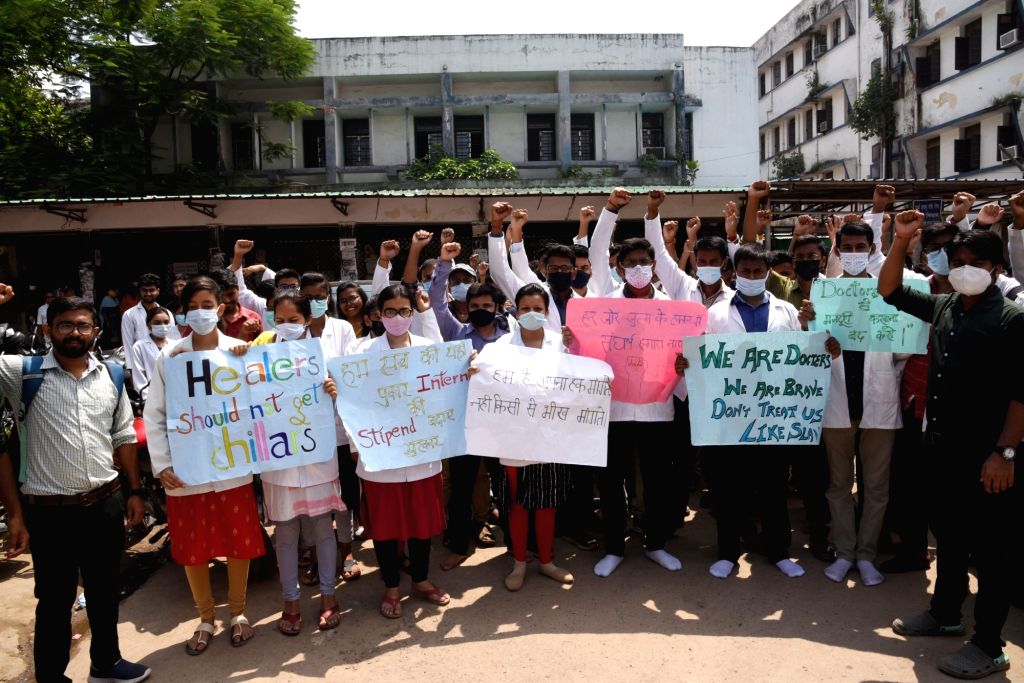 PMCH intern doctors protest